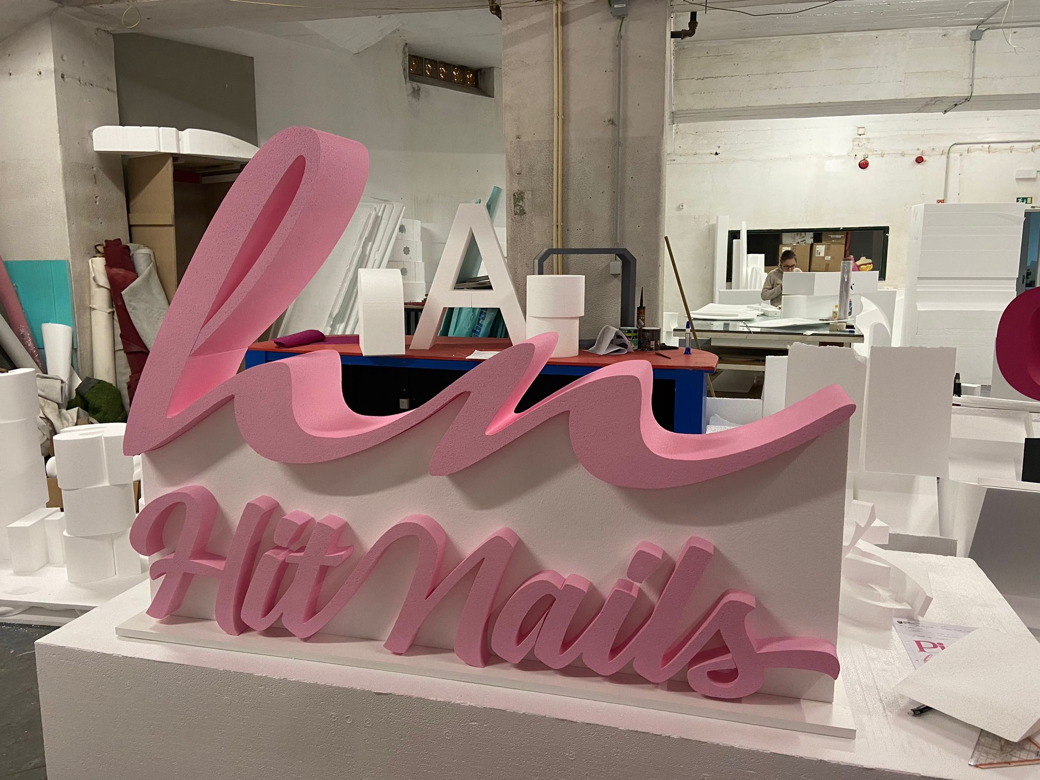 Hit Nails - Letras Esferovite